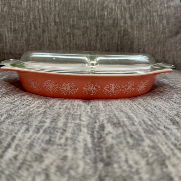Pyrex | Kitchen | Pyrex 95s Daisy Split Casserole Dish With Lid | Poshmark